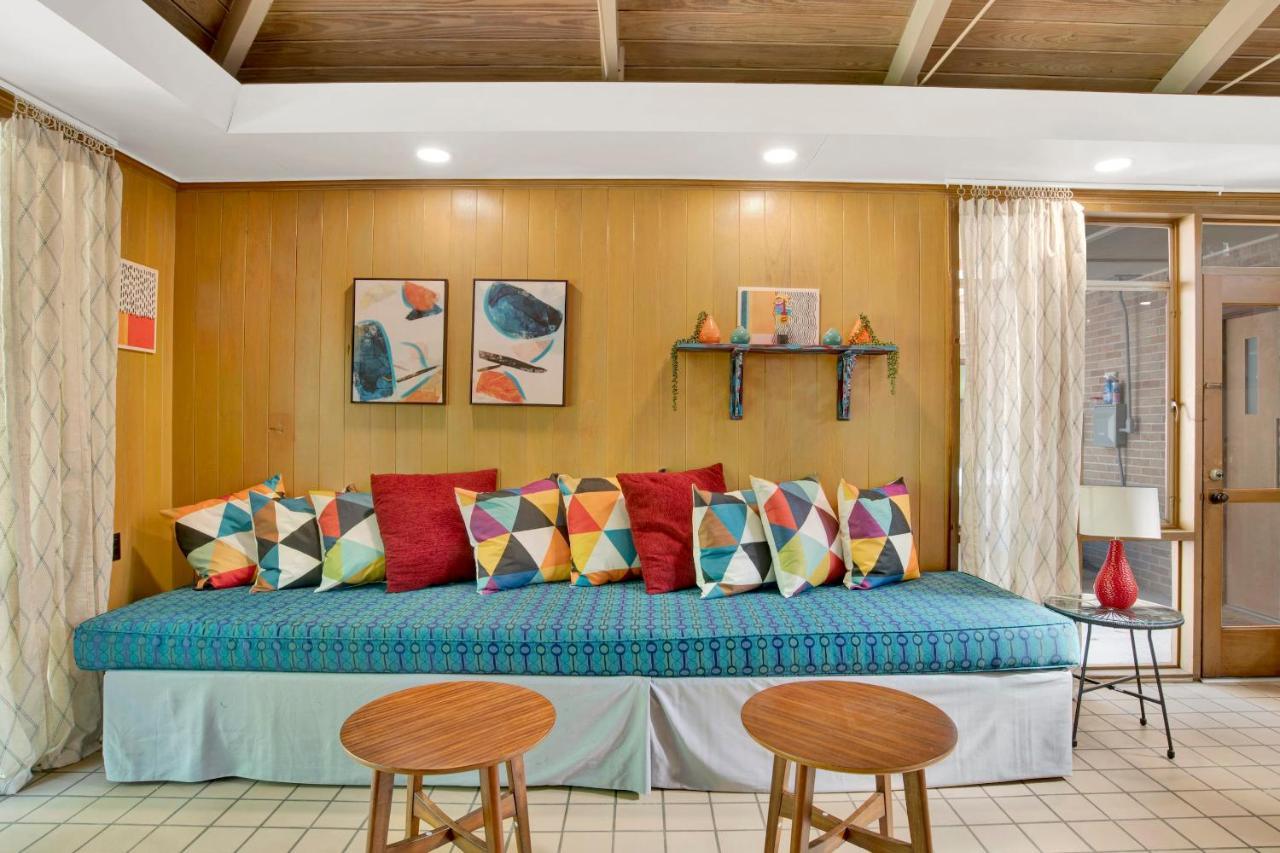MIDCENTURY MODERN-HOT TUB & POOL- RETRO RETREAT, MOBILE MIDCENTURY MODERN-HOT TUB & POOL- RETRO RETREAT, MOBILE